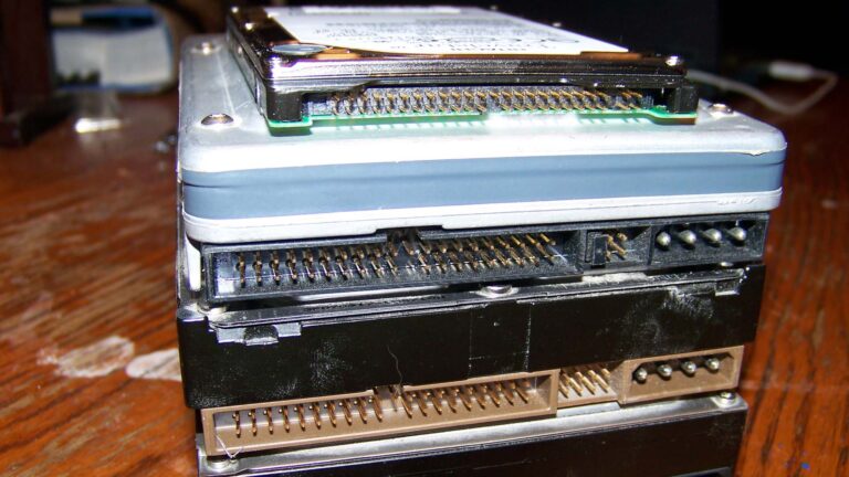 SATA Vs PATA: Differences You Should Know! - GEEKY SOUMYA