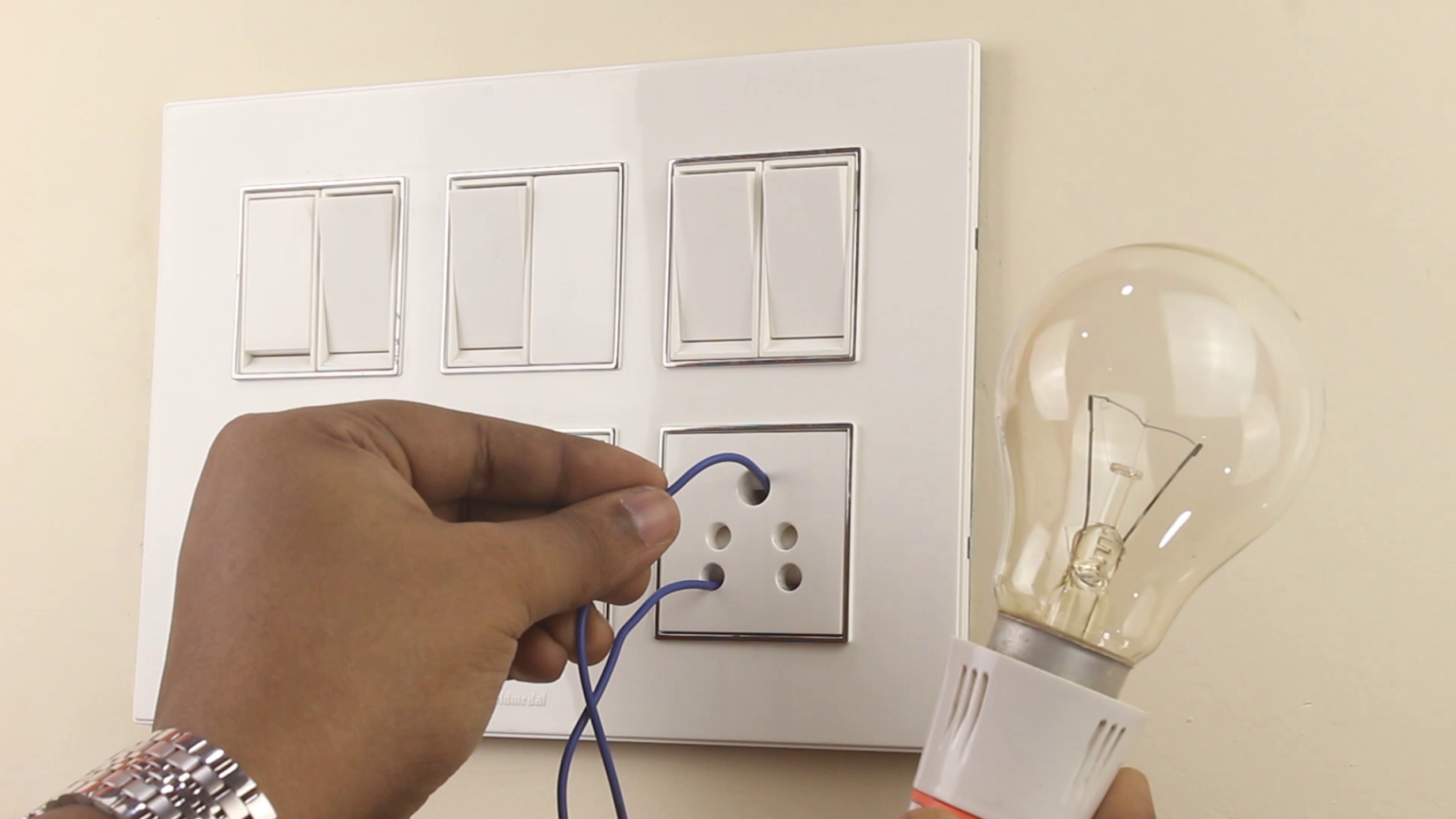 Why your laptop or Desktop gives you electric shock?! - GEEKY SOUMYA