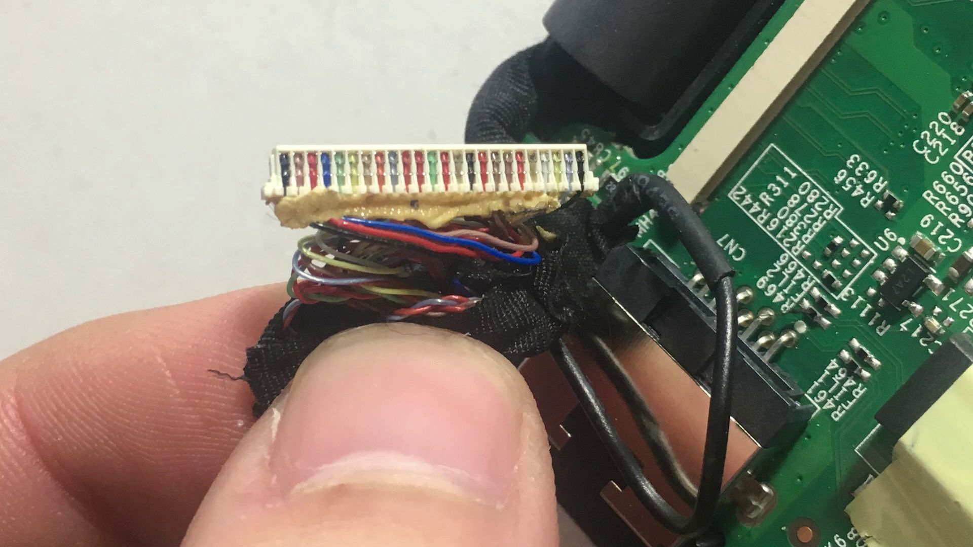 Laptop hinge is broken: What to Do at the First Sight? - GEEKY SOUMYA