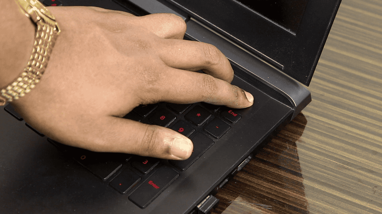 Laptop Battery Not Charging: How to Fix? - GEEKY SOUMYA