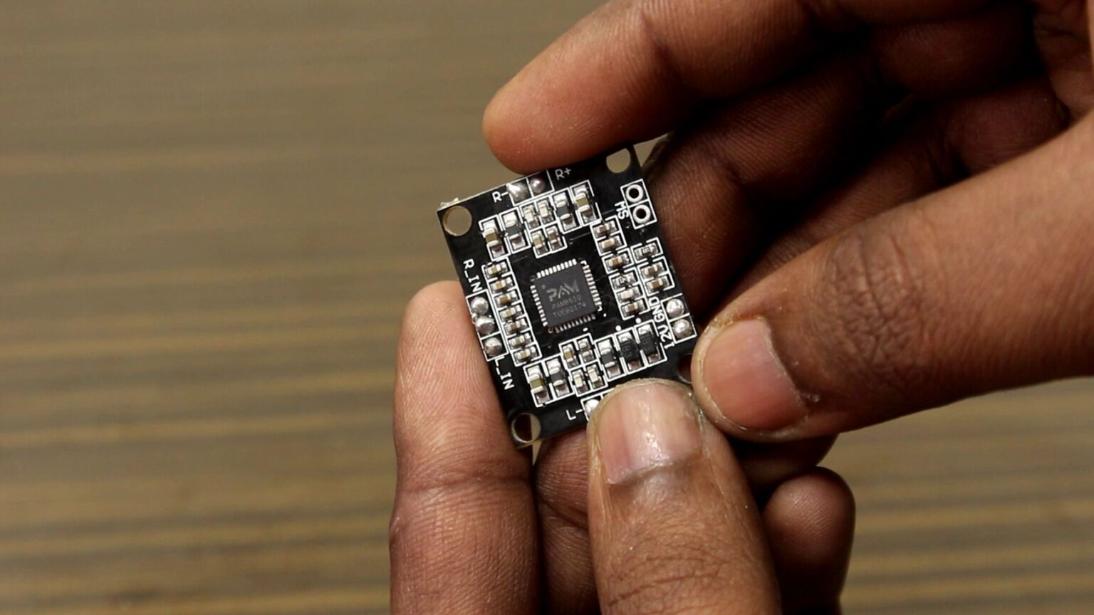 A Portable DIY Bluetooth Speaker: Let's Build - GEEKY SOUMYA
