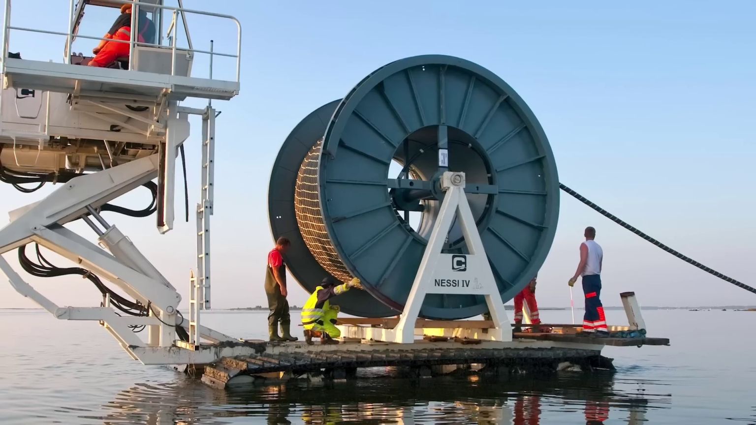 How The Internet Travels Across Oceans? - GEEKY SOUMYA