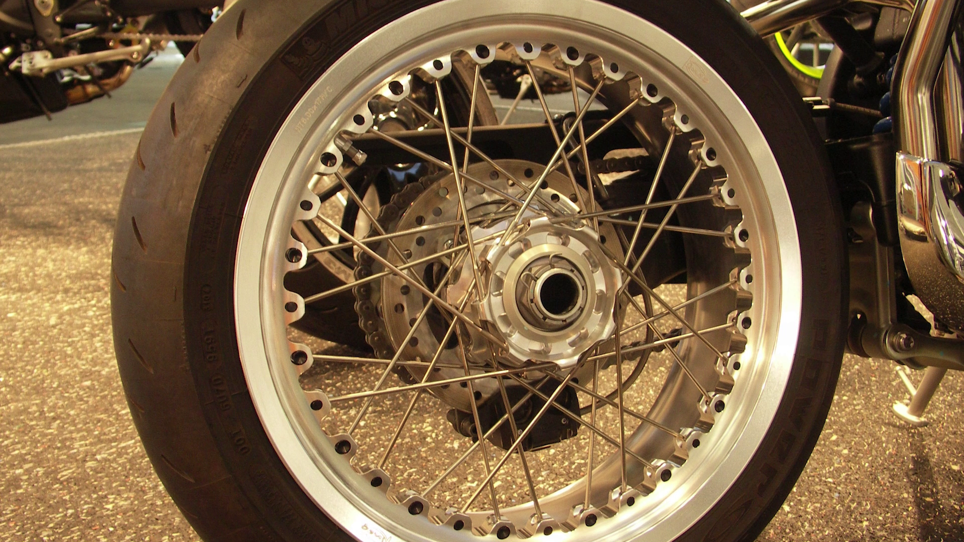 Tube Tyre Vs Tubeless Tyre: What are the Advantages & Disadvantages ...